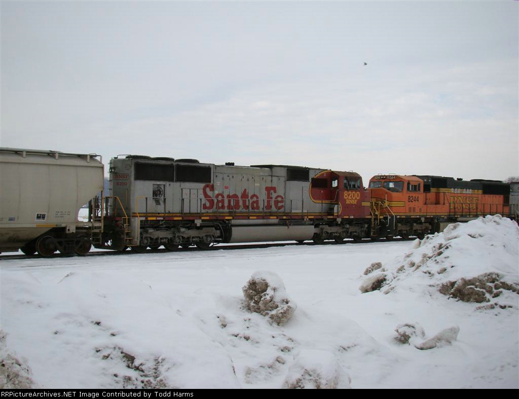 BNSF 8200